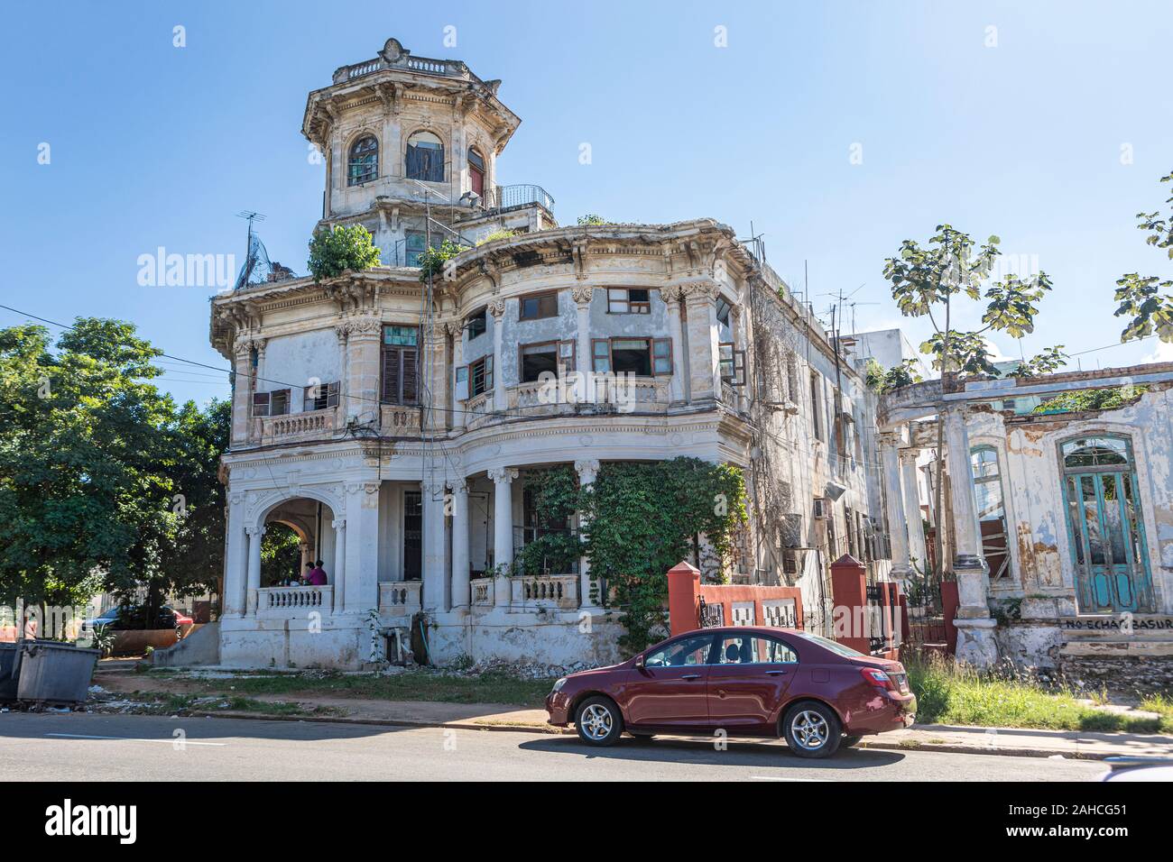 Havana cuba derelict building hi-res stock photography and images - Alamy