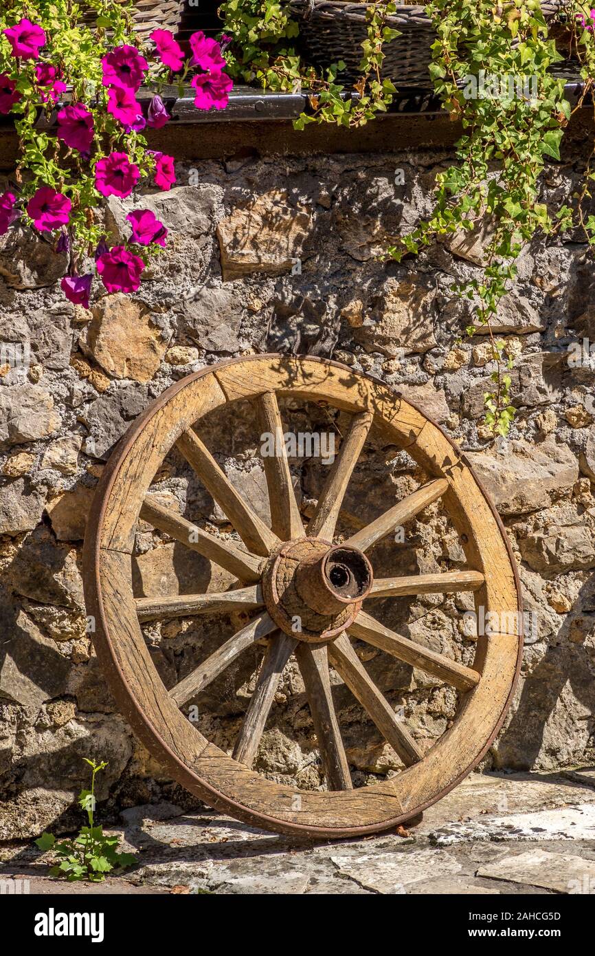 Stone wheel ancient cart hi-res stock photography and images - Alamy