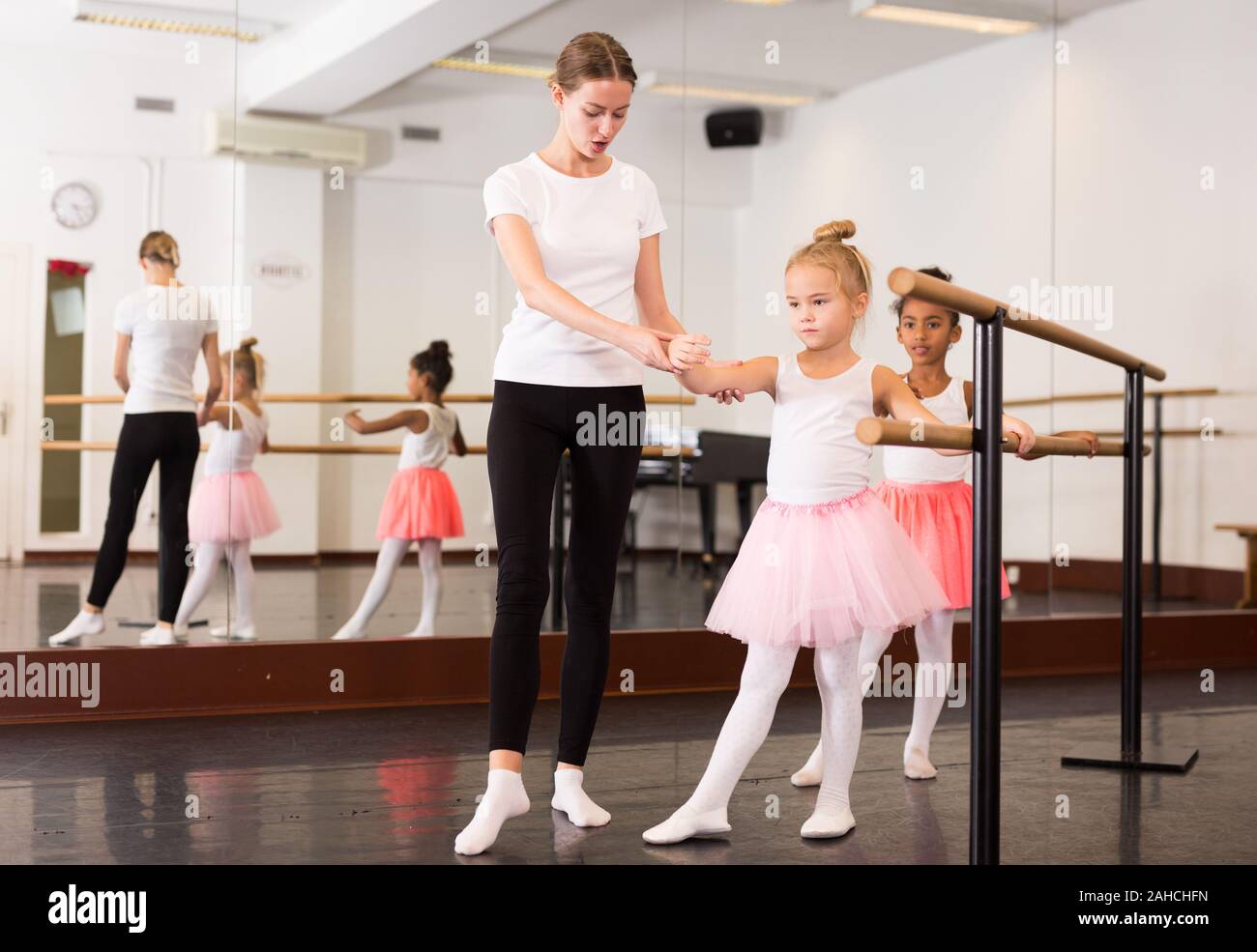 Ballet plie barre hi-res stock photography and images - Alamy