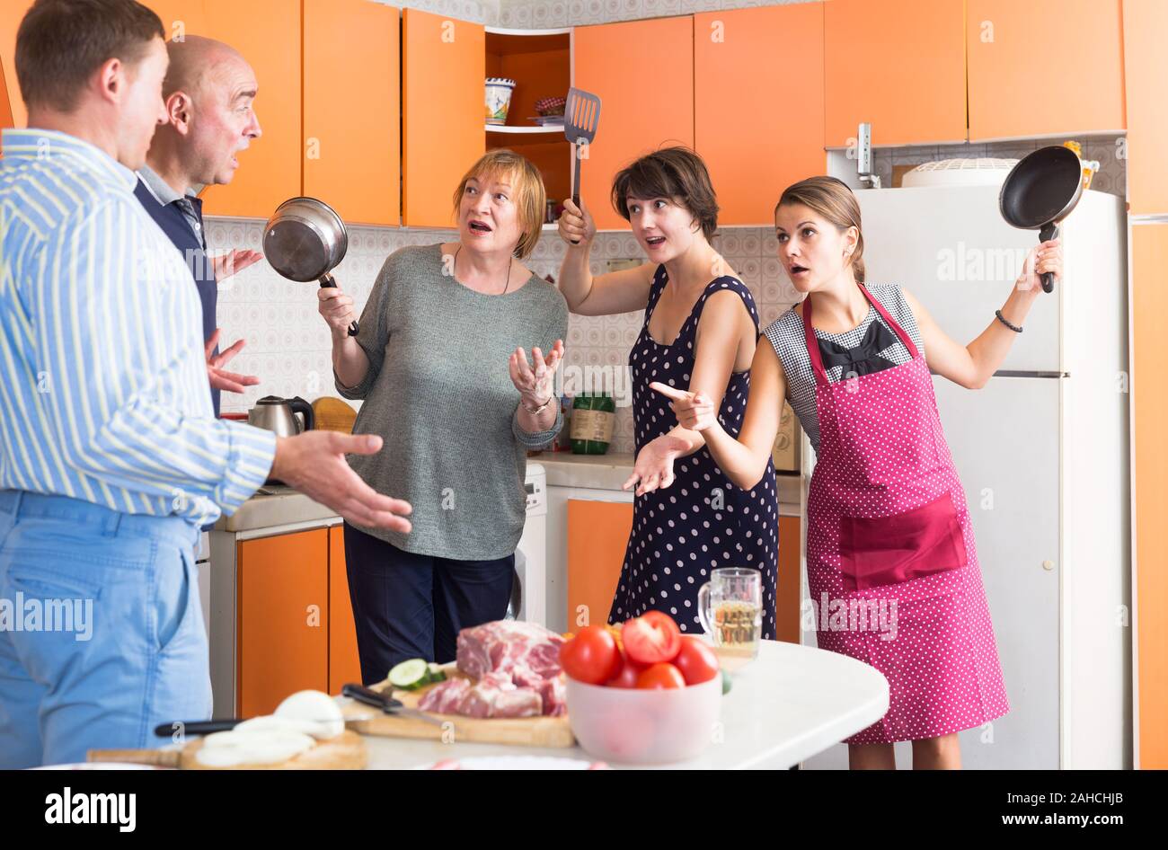 Family cooking kitchen pans hi-res stock photography and images - Alamy