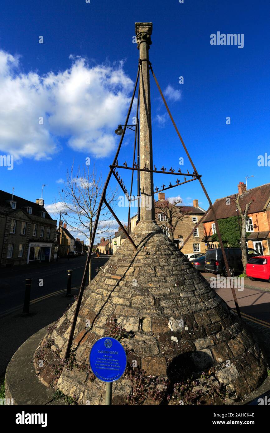 The Market Cross in Higham Ferrers town, Northamptonshire, England, UK ...