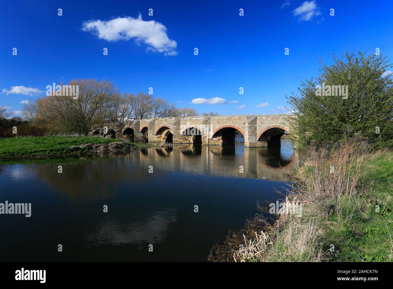 Stone bridge over the River Nene, Irthlingborough Town ...