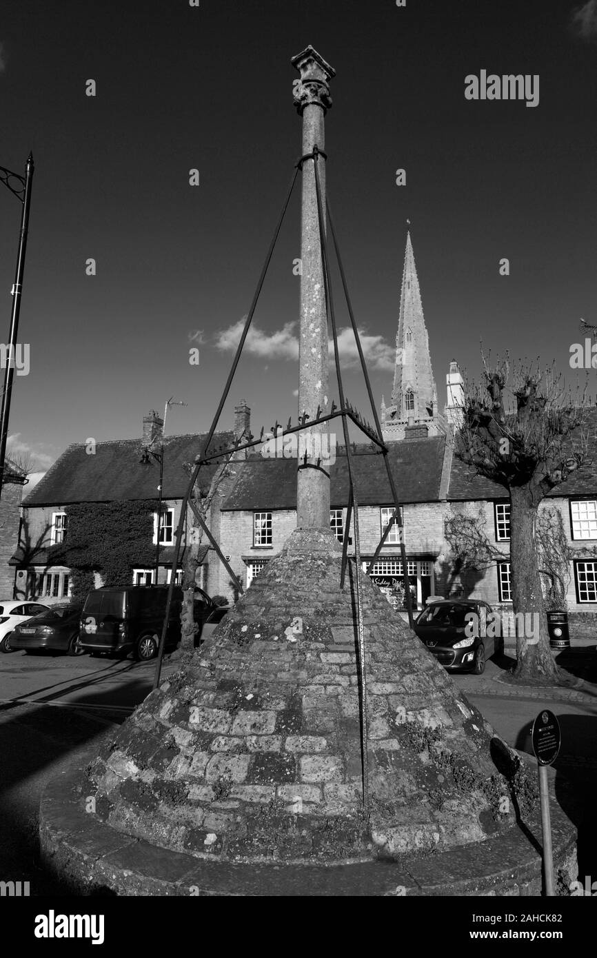The Market Cross in Higham Ferrers town, Northamptonshire, England, UK ...