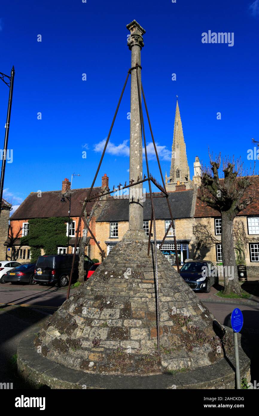 The Market Cross in Higham Ferrers town, Northamptonshire, England, UK ...