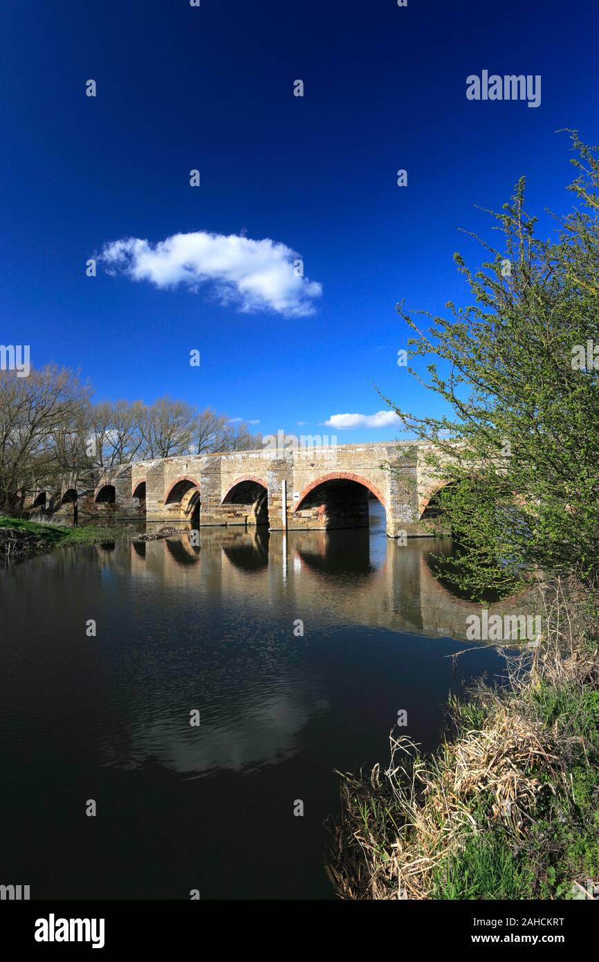 Stone bridge over the River Nene, Irthlingborough Town ...