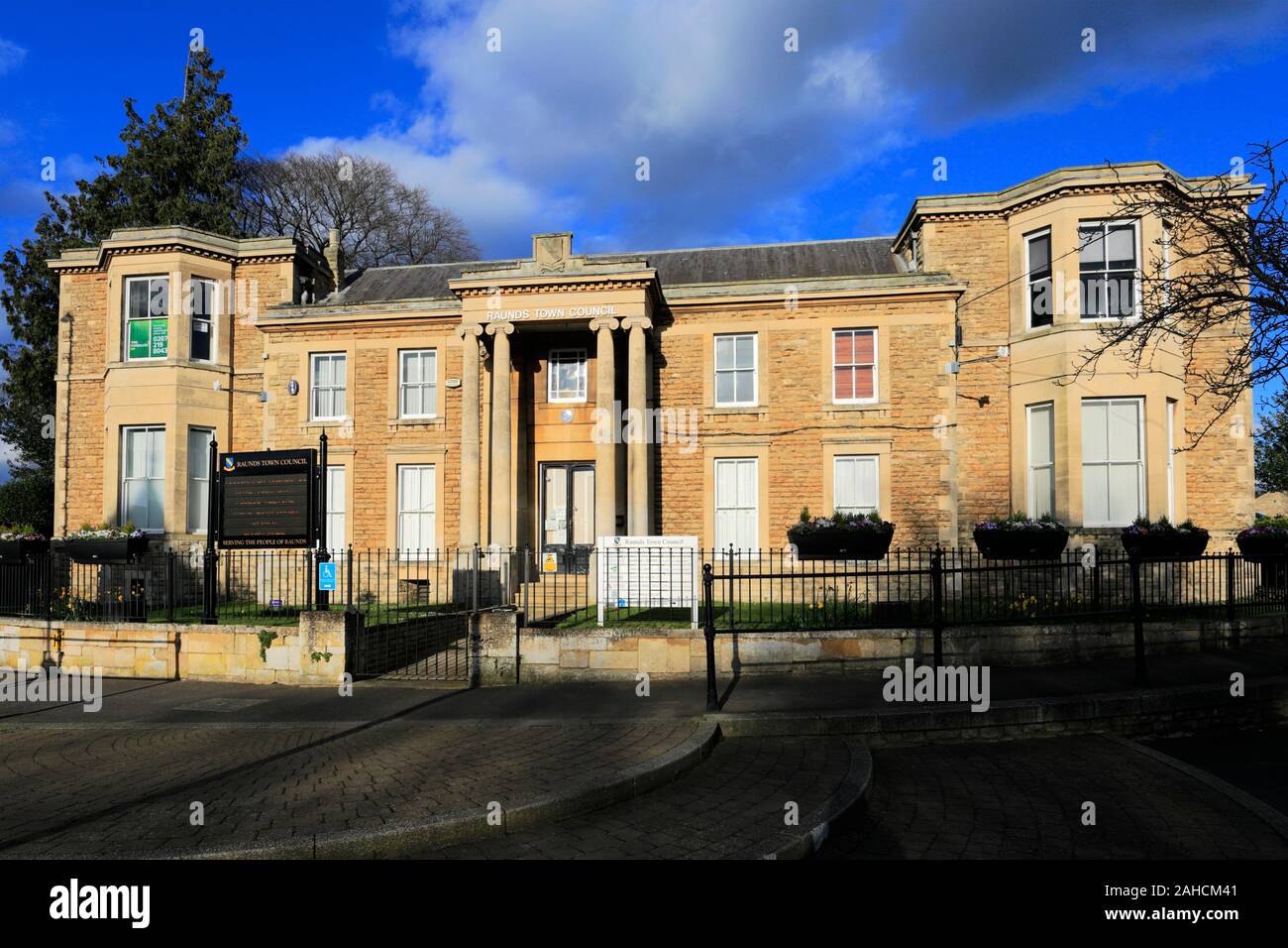 Street view in raunds town hi-res stock photography and images - Alamy