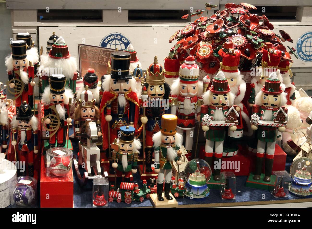 Nutcracker figures hi-res stock photography and images - Alamy