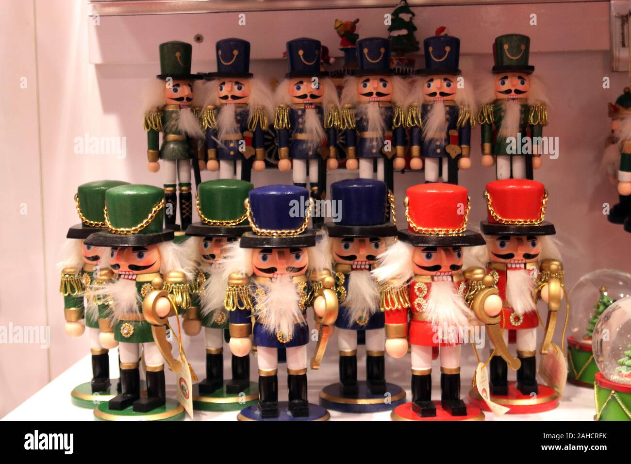 Nutcracker figures hi-res stock photography and images - Alamy
