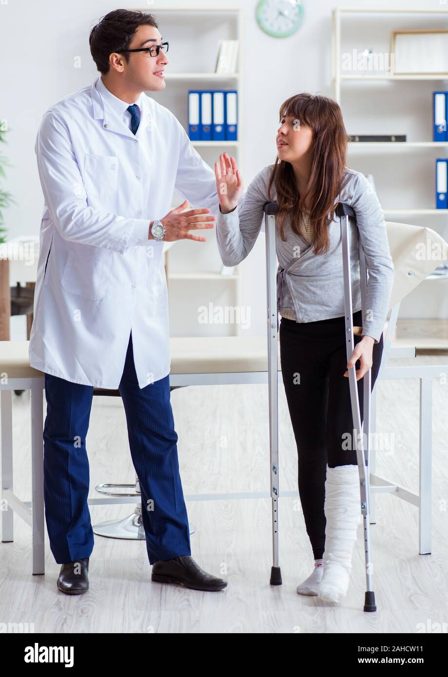 The doctor examining patient with broken leg Stock Photo - Alamy