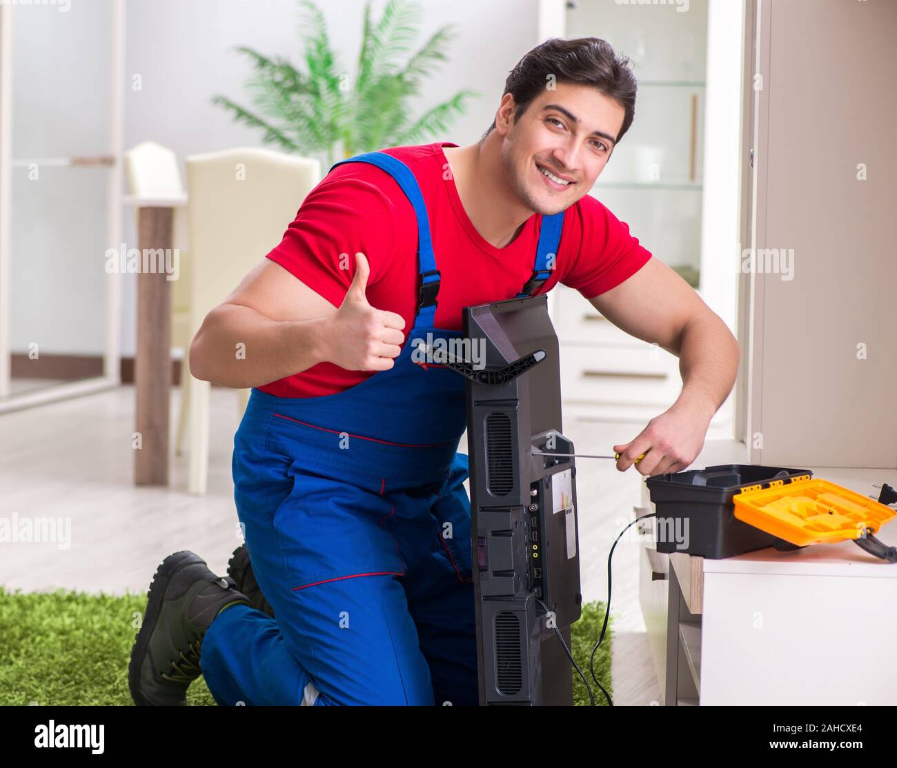 The professional repair engineer repairing broken tv Stock Photo - Alamy