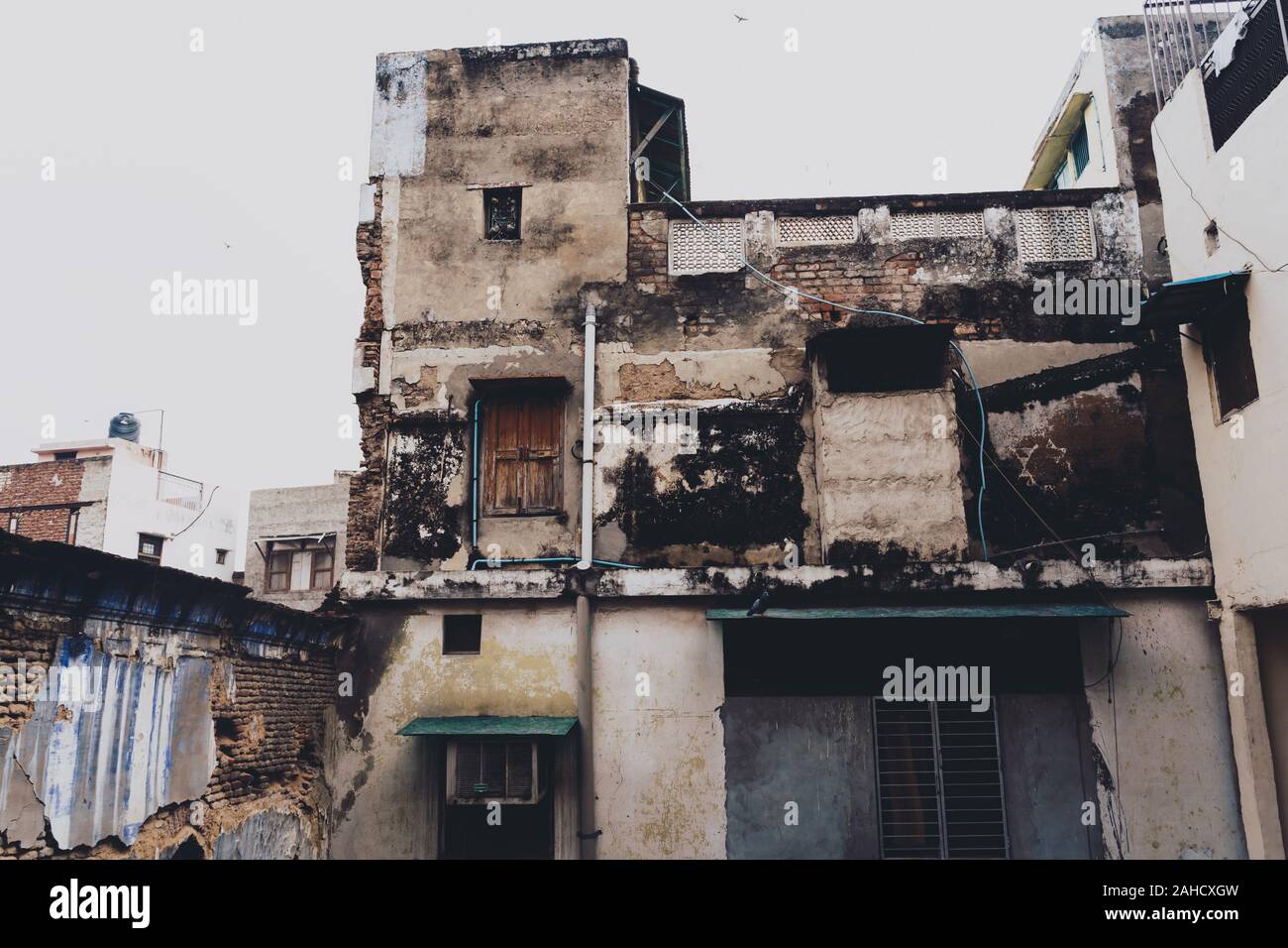Old decrepit abandoned building in Old Delhi India Stock Photo - Alamy