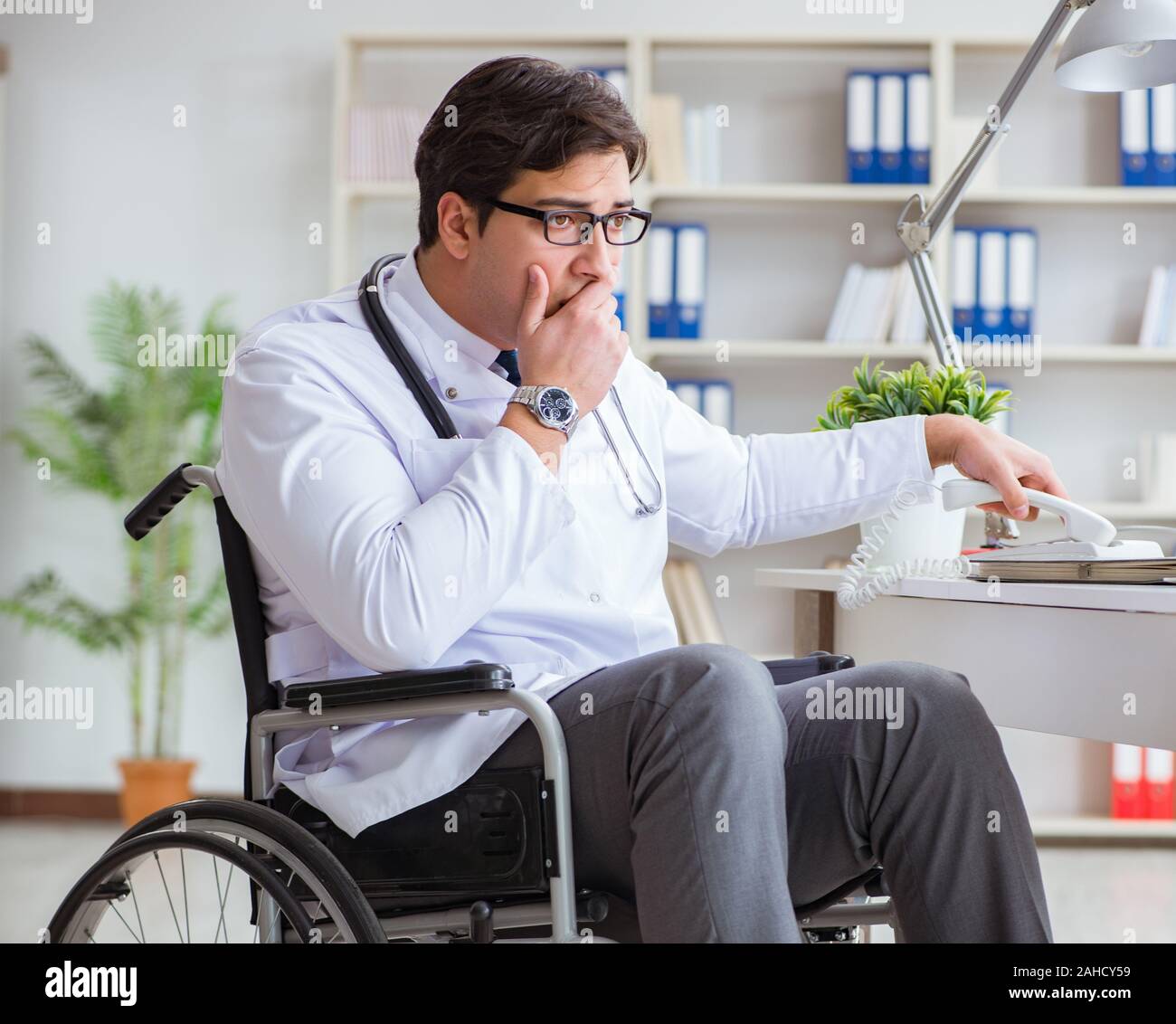 The disabled doctor on wheelchair working in hospital Stock Photo - Alamy