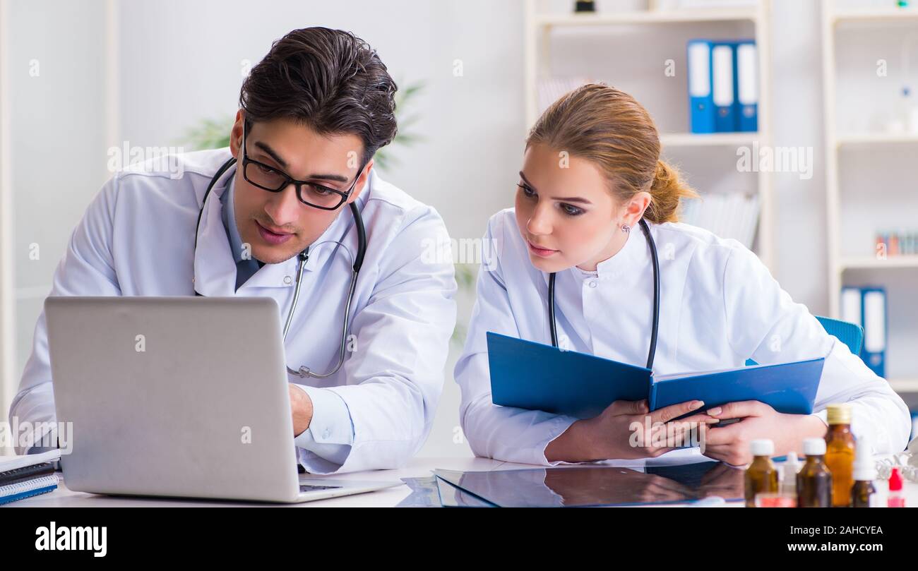 Male and female doctor having discussion in hospital Stock Photo - Alamy