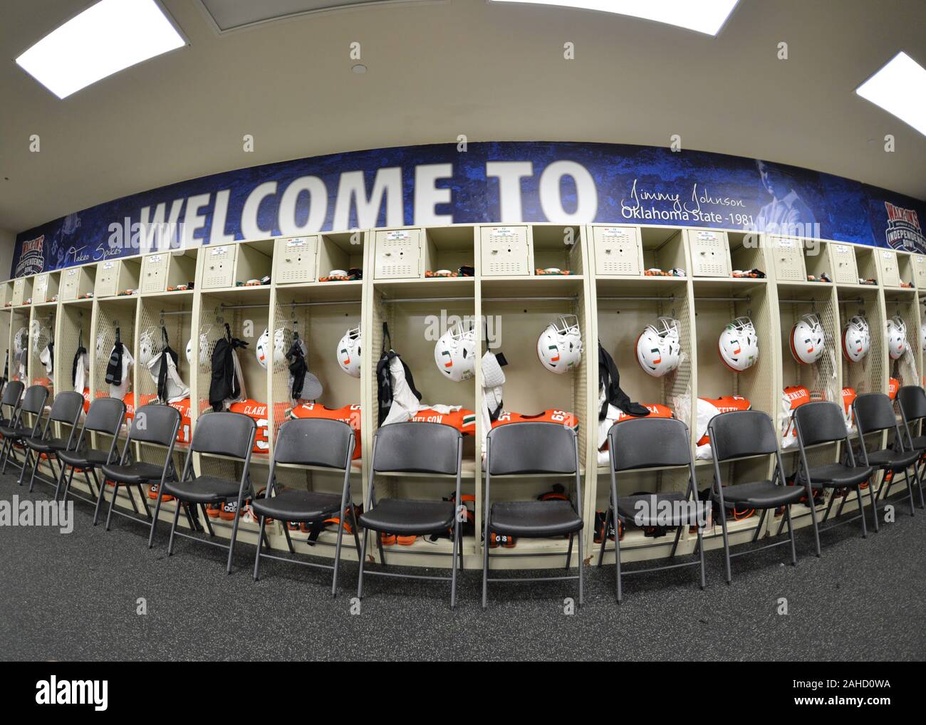 American football locker room hi-res stock photography and images - Alamy