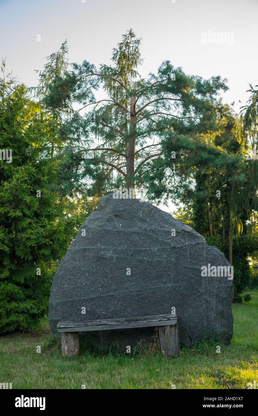 Old rock bench hi-res stock photography and images - Alamy