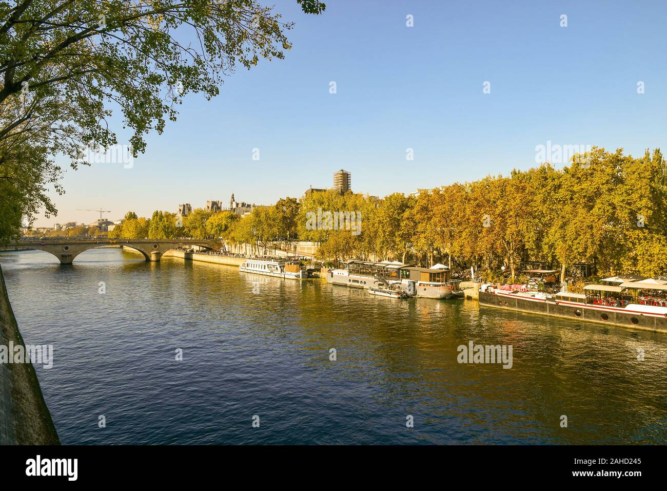 Peniche in paris hi-res stock photography and images - Alamy