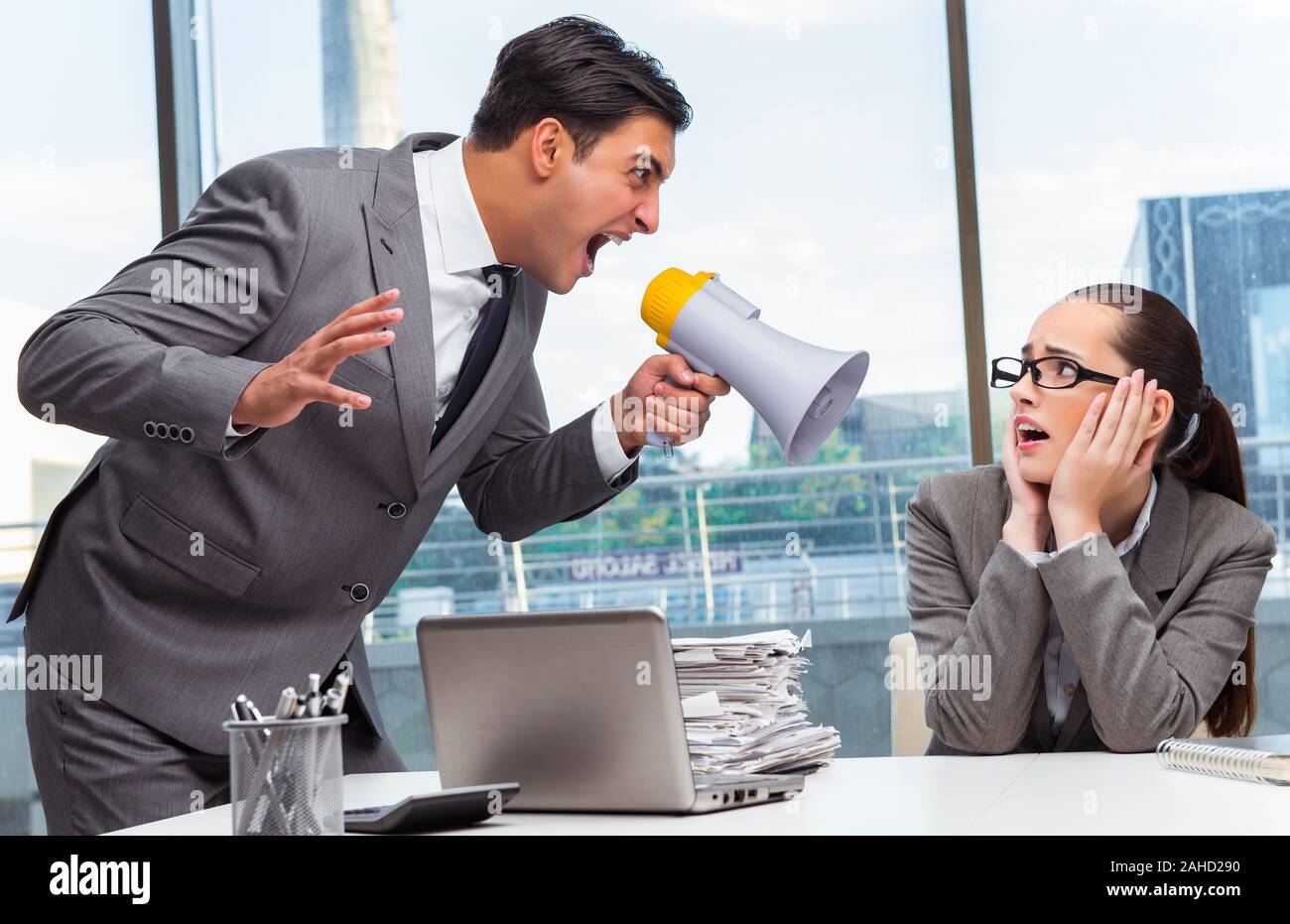 The boss yelling at his team member Stock Photo - Alamy