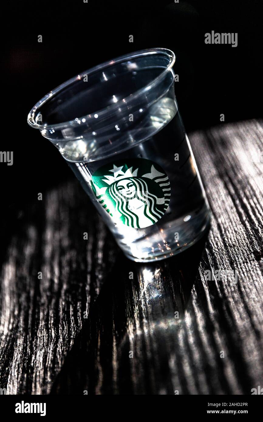 Vaso plastico starbucks hi-res stock photography and images - Alamy