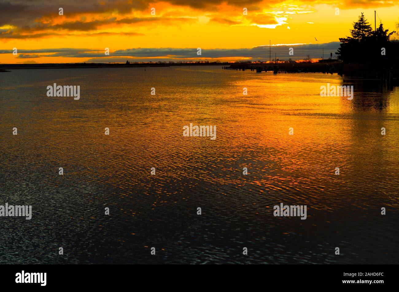 Sunset lake sky clouds landscape. Sunset sky over lake horizon sunset ...