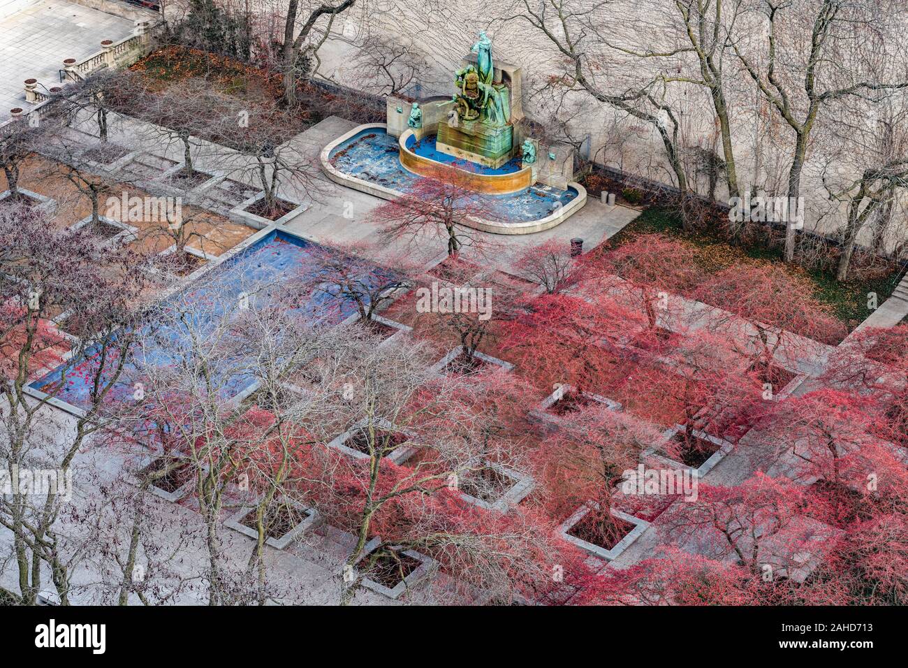 Art Institute of Chicago South Garden designed by Dan Kiley Stock Photo ...