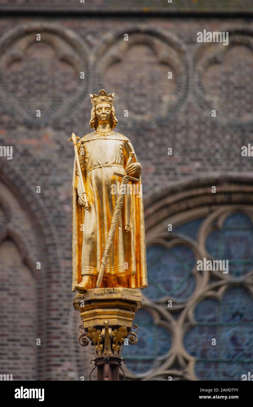 Gilded statue at Binnenhof in honor of Count Willem II of Holland ...