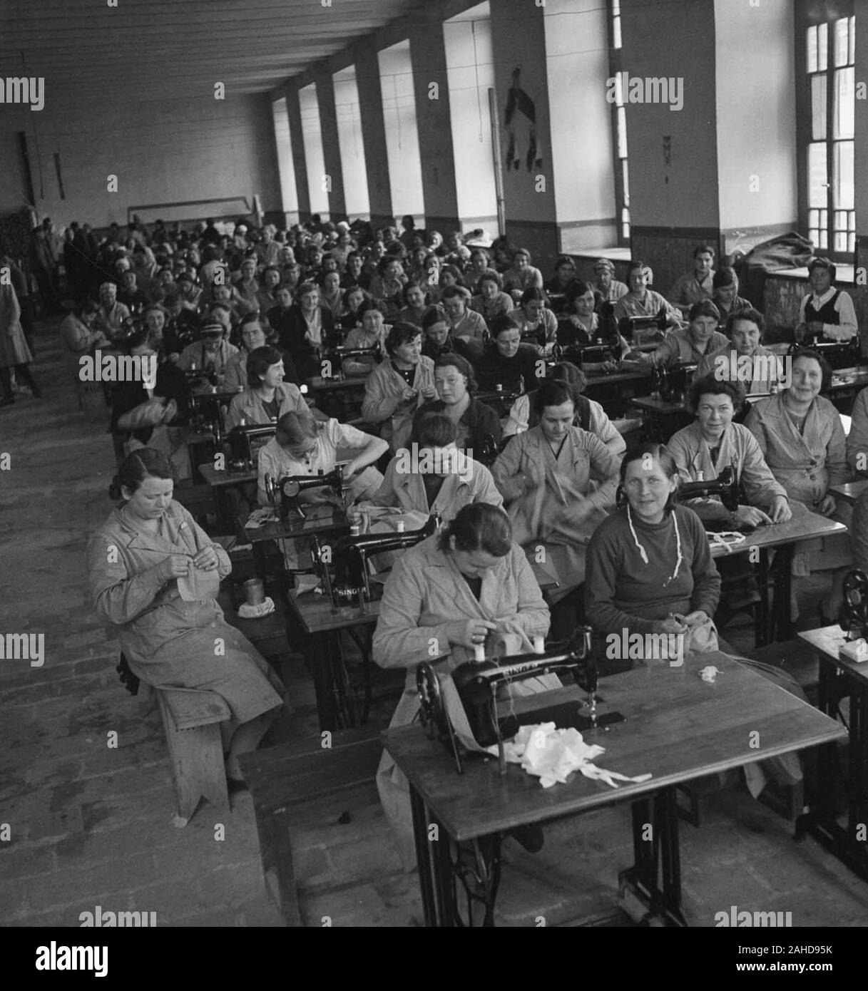 Polish refugees in Iran, 1942-1945 Stock Photo - Alamy