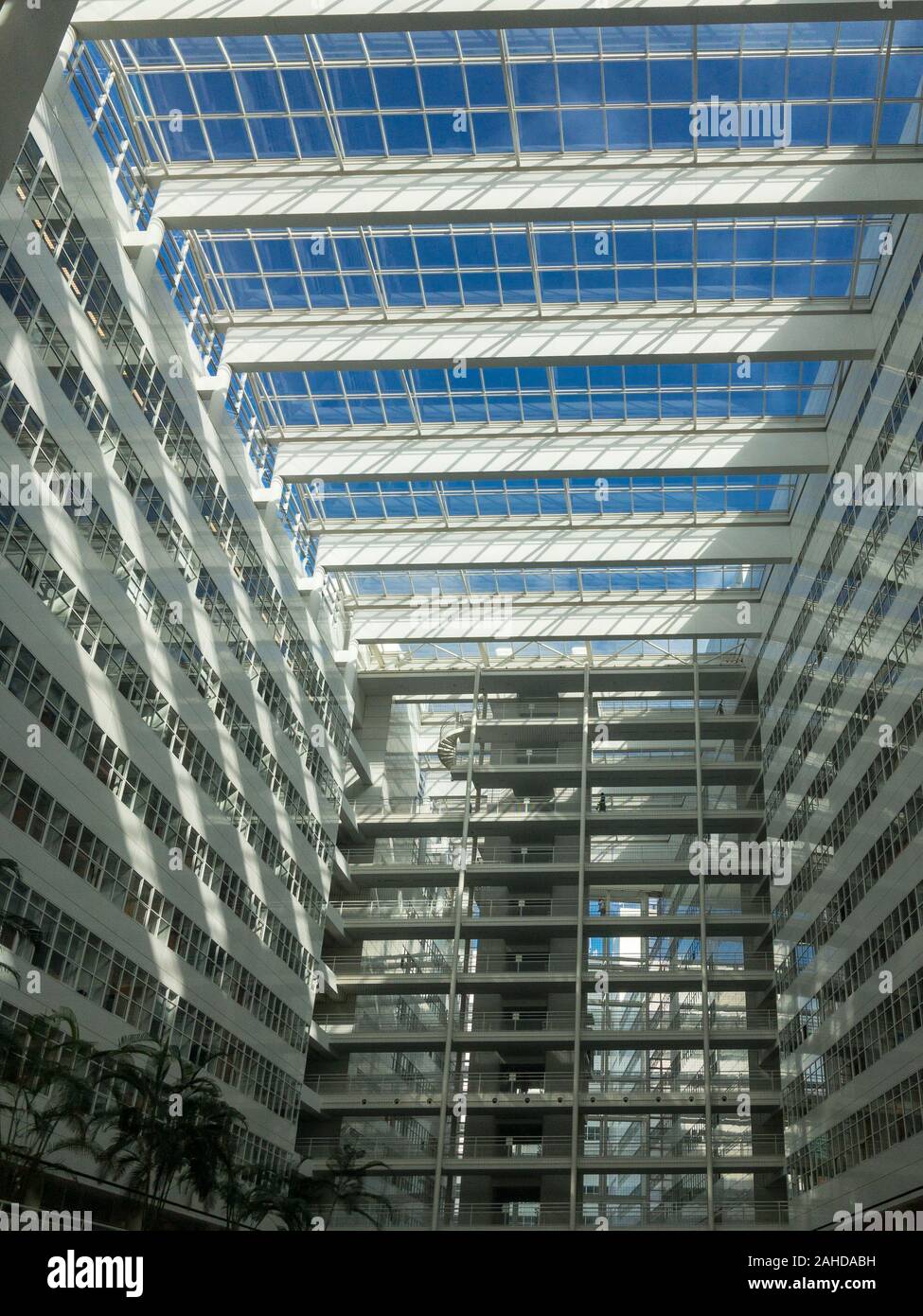 Richard meier atrium hi-res stock photography and images - Alamy