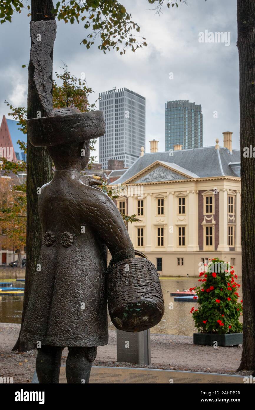 Statue In The Hague High Resolution Stock Photography and Images - Alamy