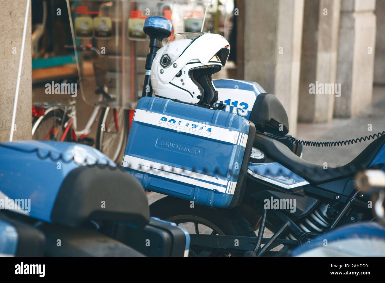 Italian police motorcycle hi-res stock photography and images - Alamy