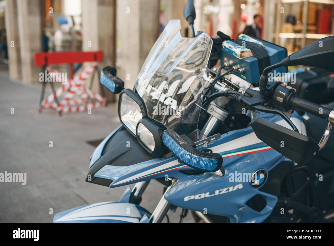 National police force of italy hi-res stock photography and images - Alamy