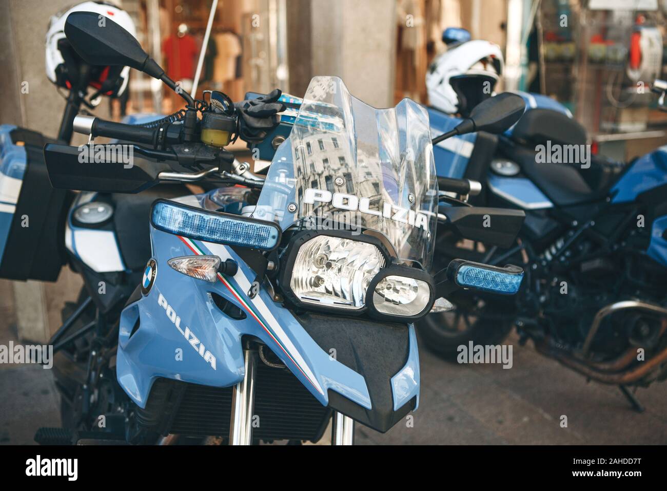 National police force of italy hi-res stock photography and images - Alamy