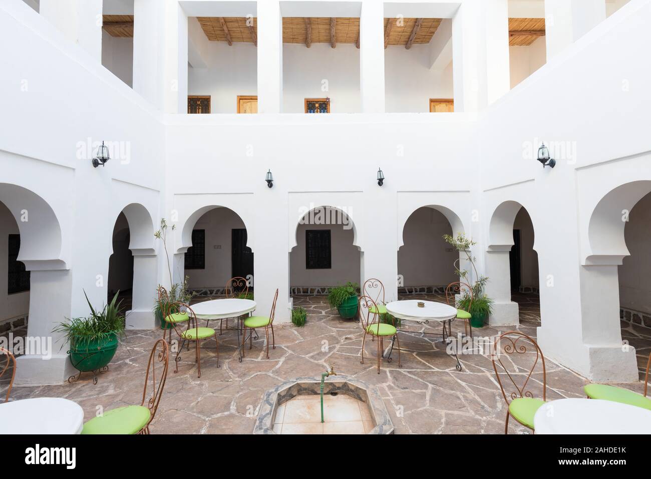 Moroccan villa white hi-res stock photography and images - Alamy