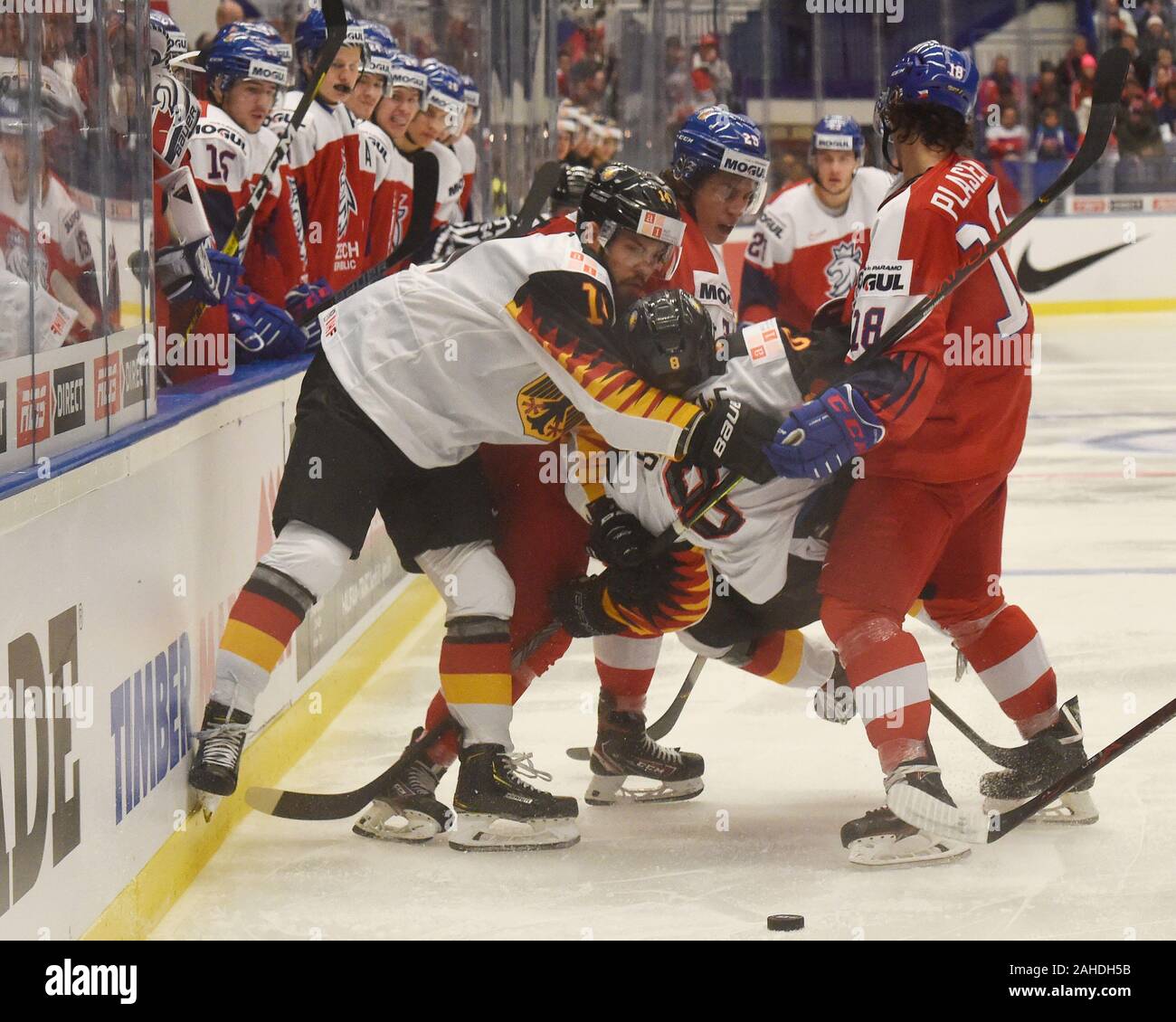 Ostrava, Czech Republic. 28th Dec, 2019. L-R Louis Brune and Tim Stutzle (GER) and Jan Sir and ...