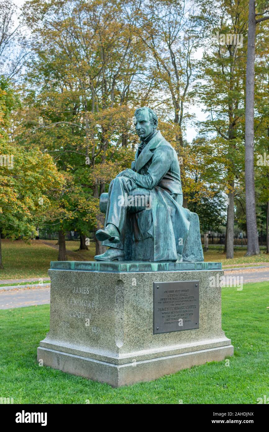William cooper statue hi-res stock photography and images - Alamy
