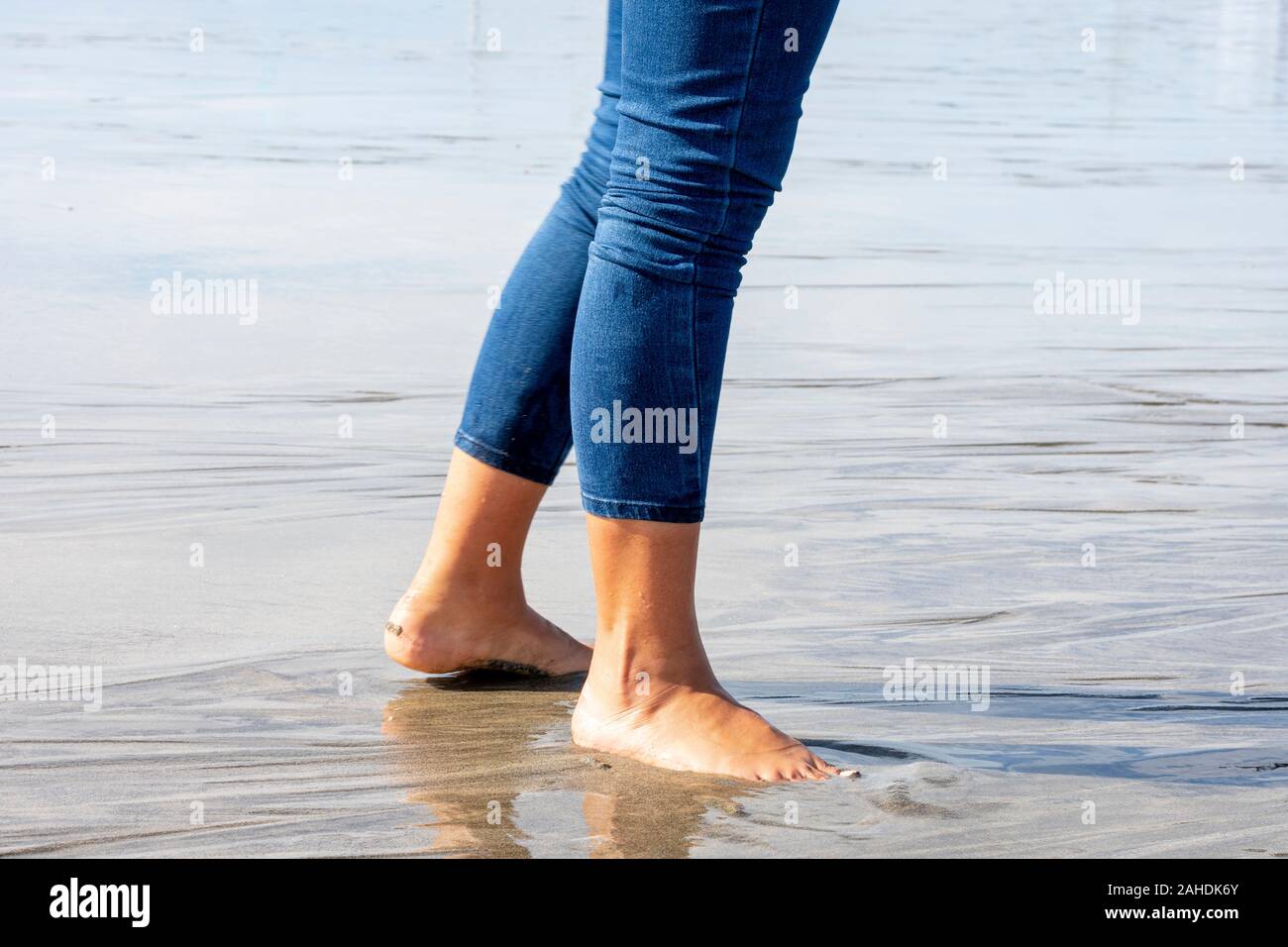 Barefeet hi-res stock photography and images - Alamy