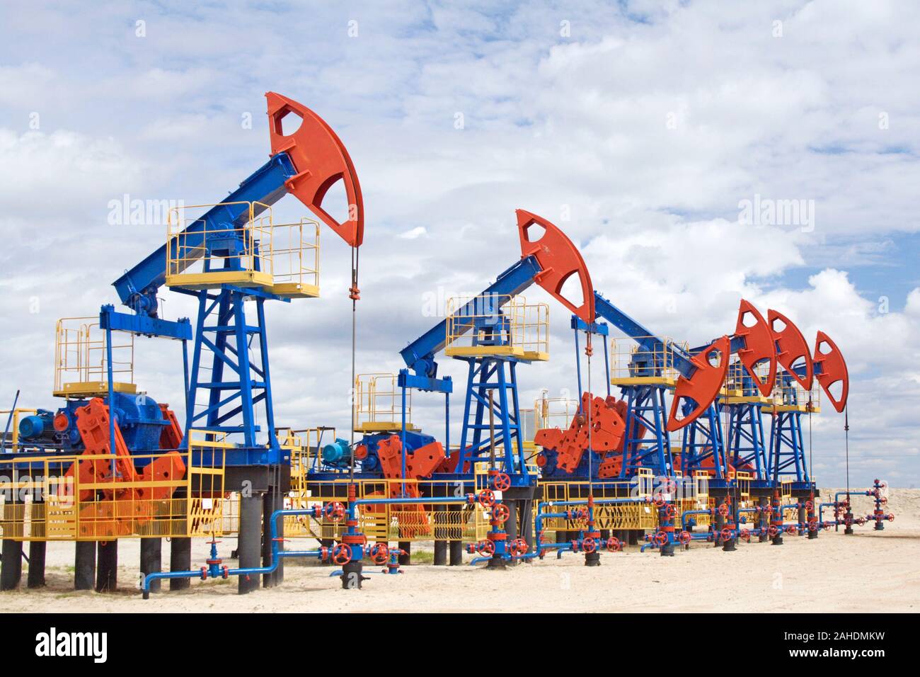 Oil gas pipeline in desert hi-res stock photography and images - Alamy