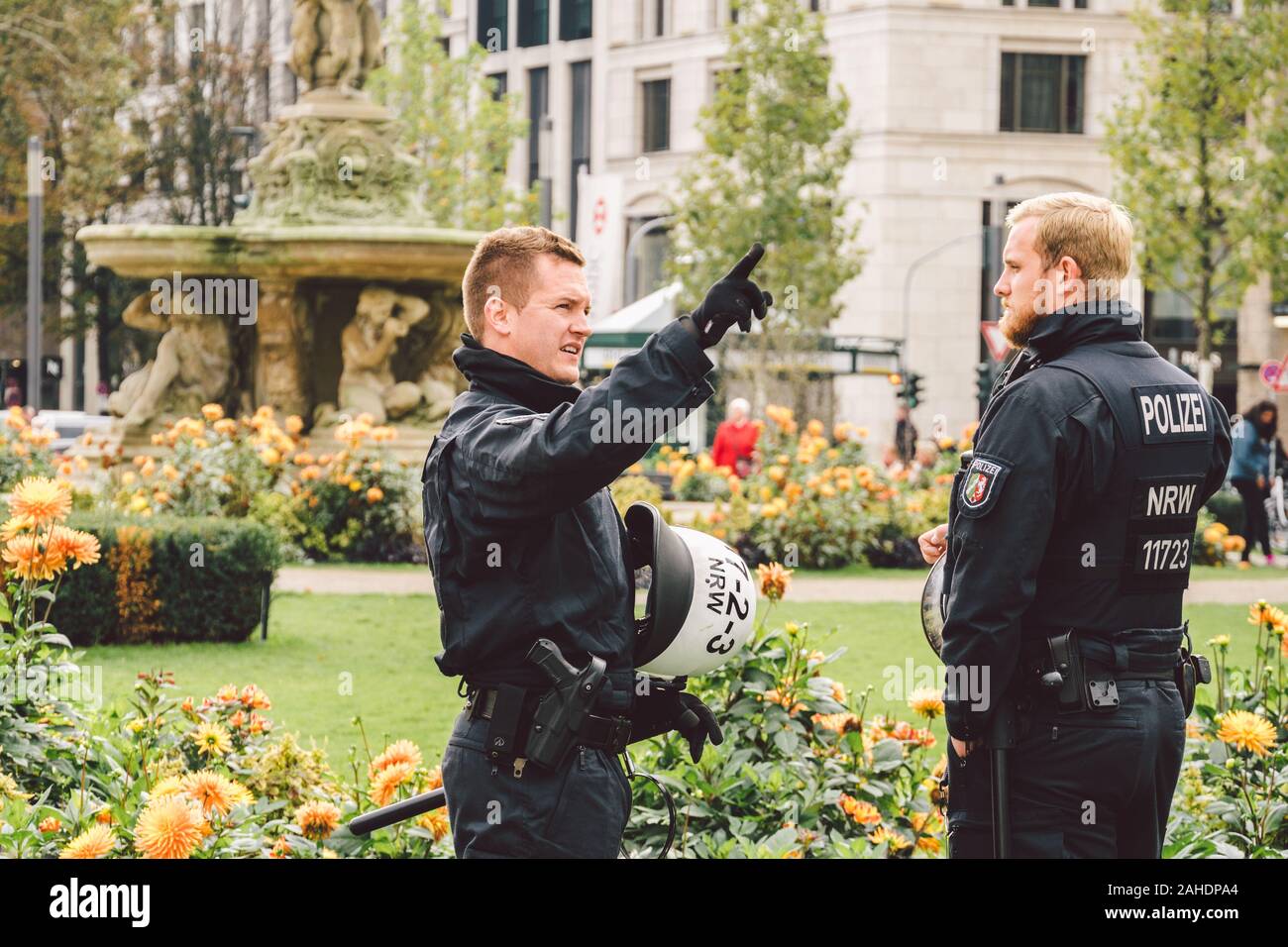 German police handgun hi-res stock photography and images - Alamy