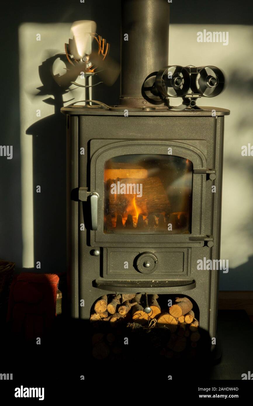 Log burner hi-res stock photography and images - Alamy