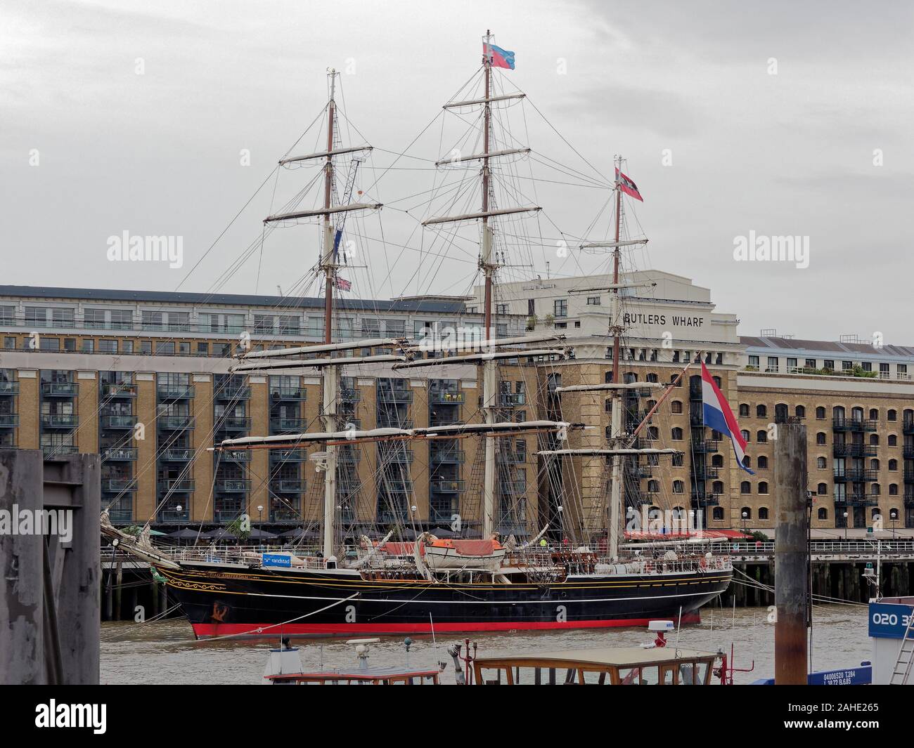 Modern clipper hi-res stock photography and images - Alamy