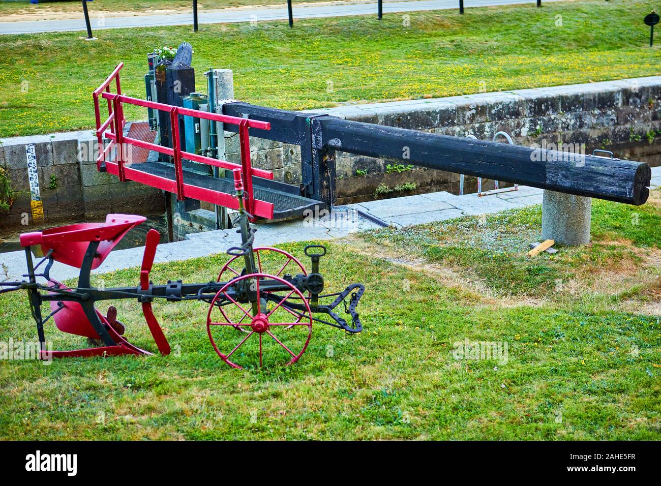 Image of the lock gates at Saint Germain sur ille on the Canal d'ille ...