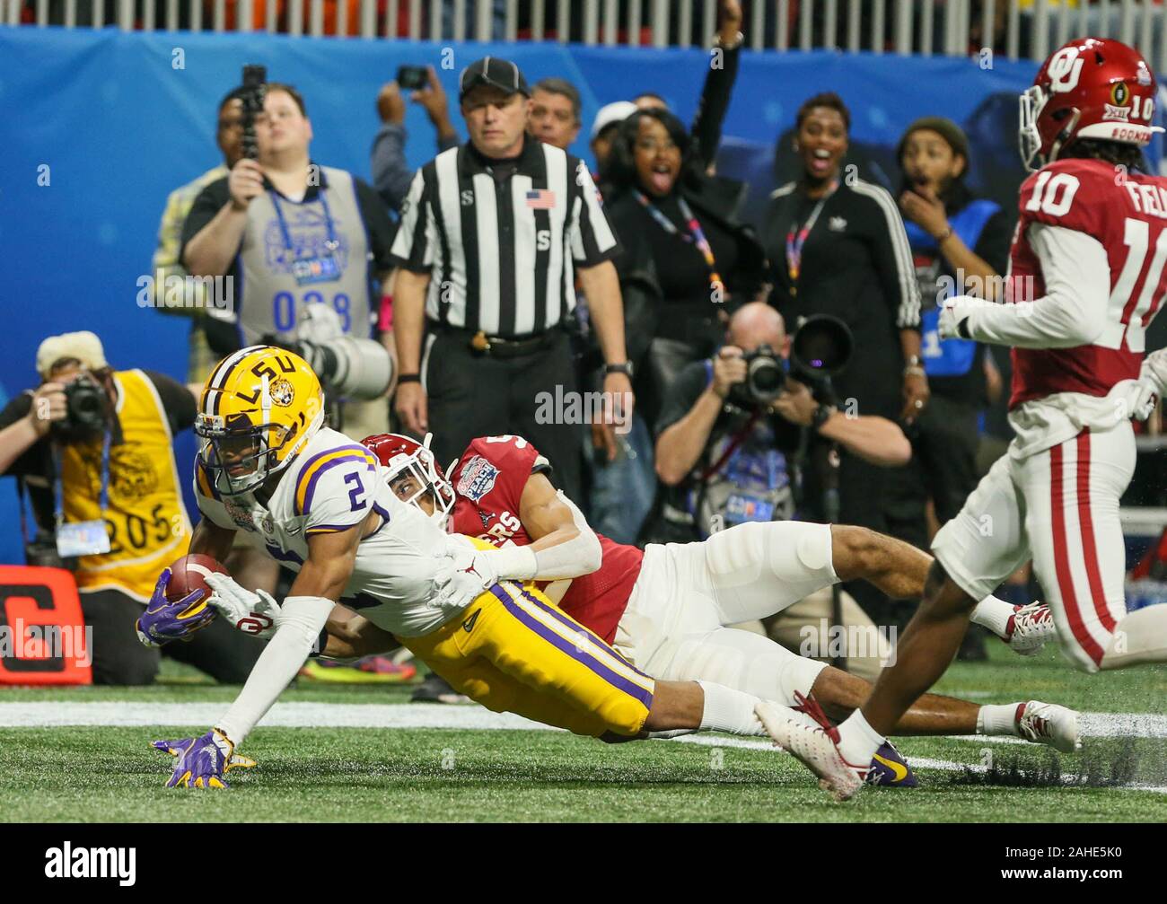 Atlanta, GA, USA. 28th Dec, 2019. LSU wide receiver Justin Jefferson (2 ...