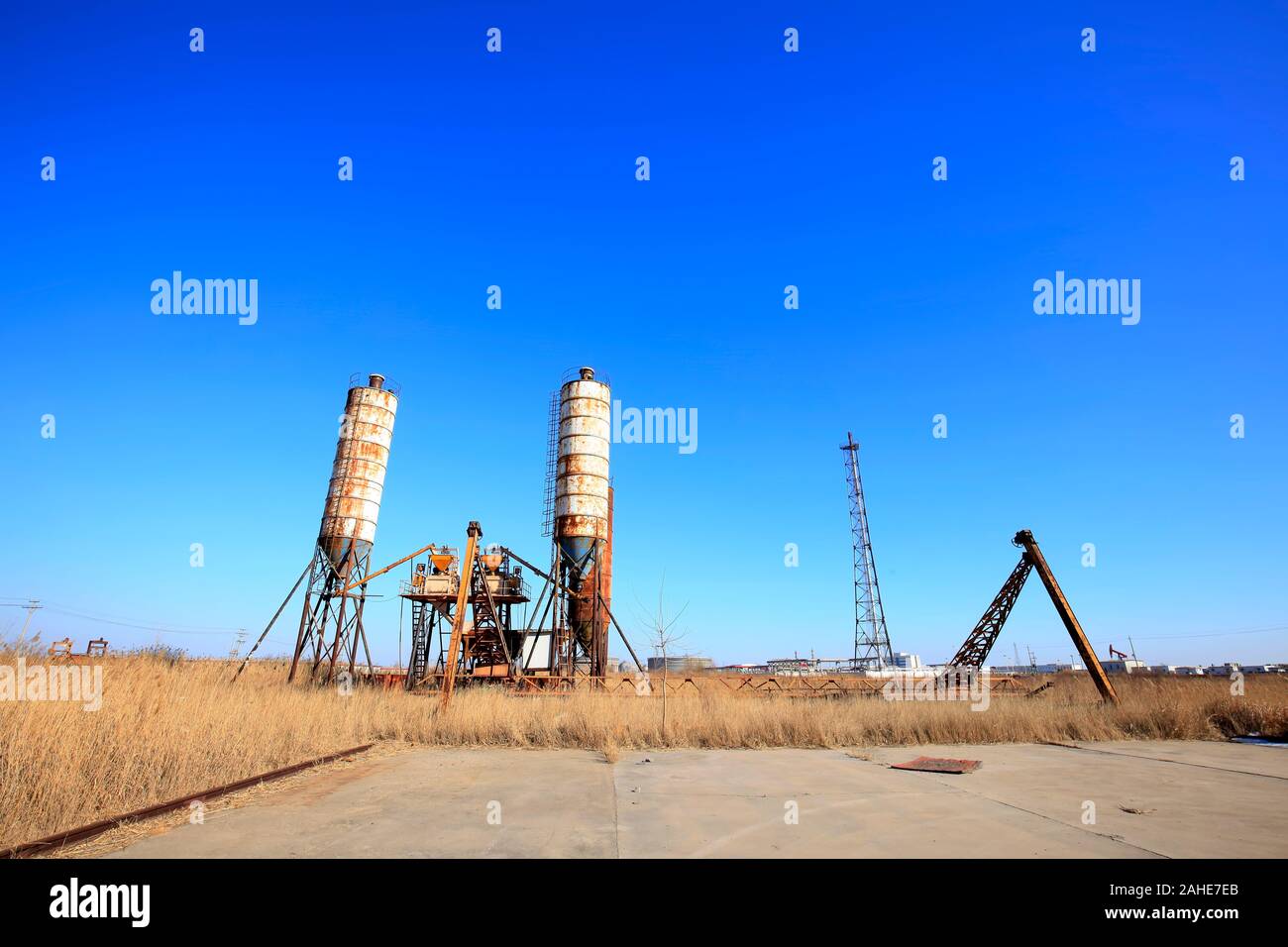 Concrete mixing tower. Concept of on-site construction facility Stock ...