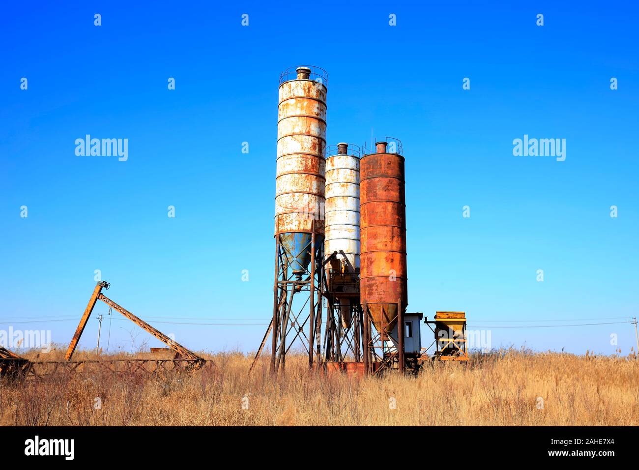 Concrete mixing tower. Concept of on-site construction facility Stock ...