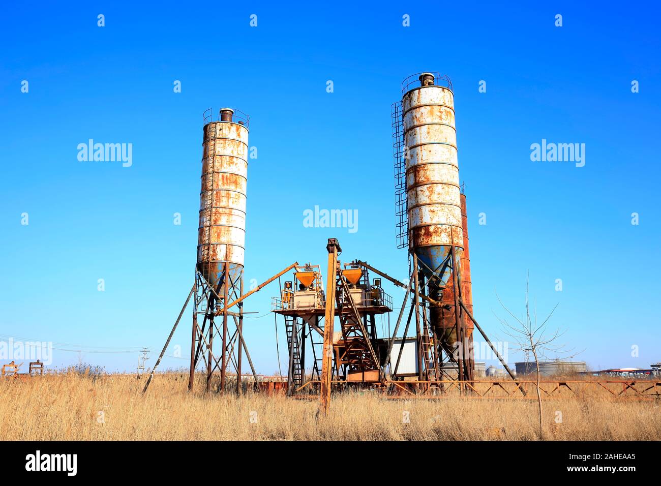 Concrete mixing tower. Concept of on-site construction facility Stock ...