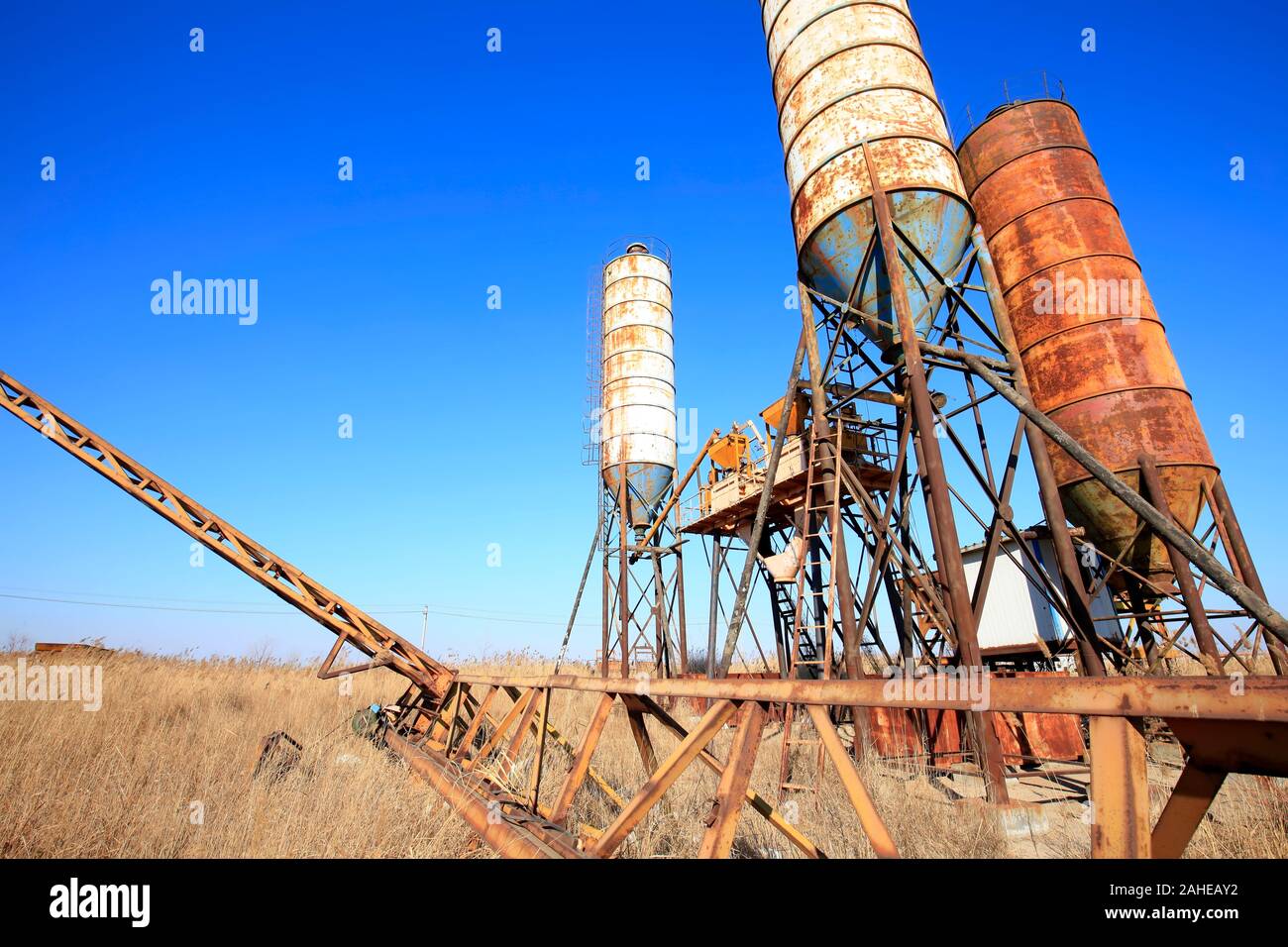 Concrete mixing tower. Concept of on-site construction facility Stock ...