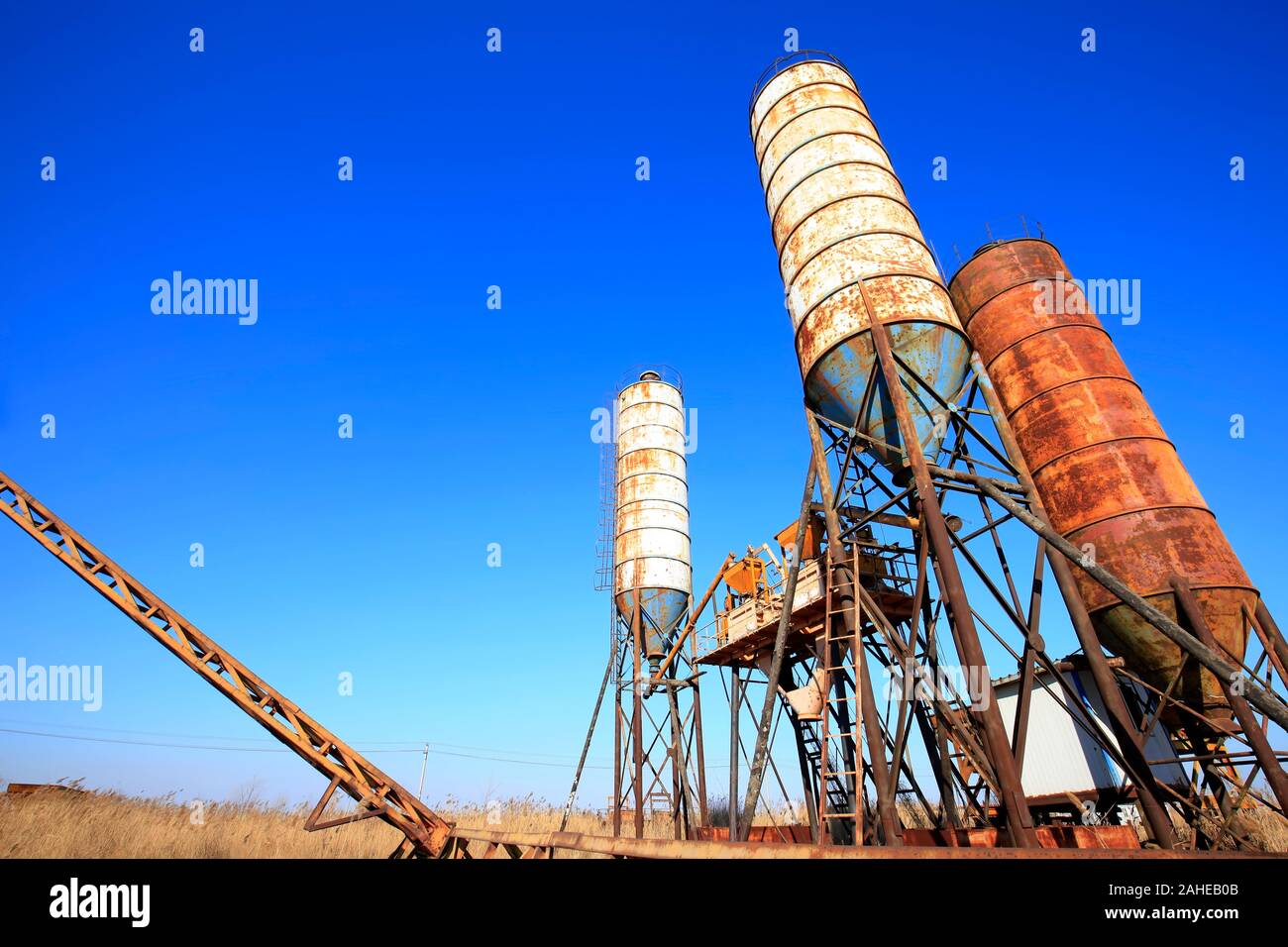 Concrete mixing tower. Concept of on-site construction facility Stock ...