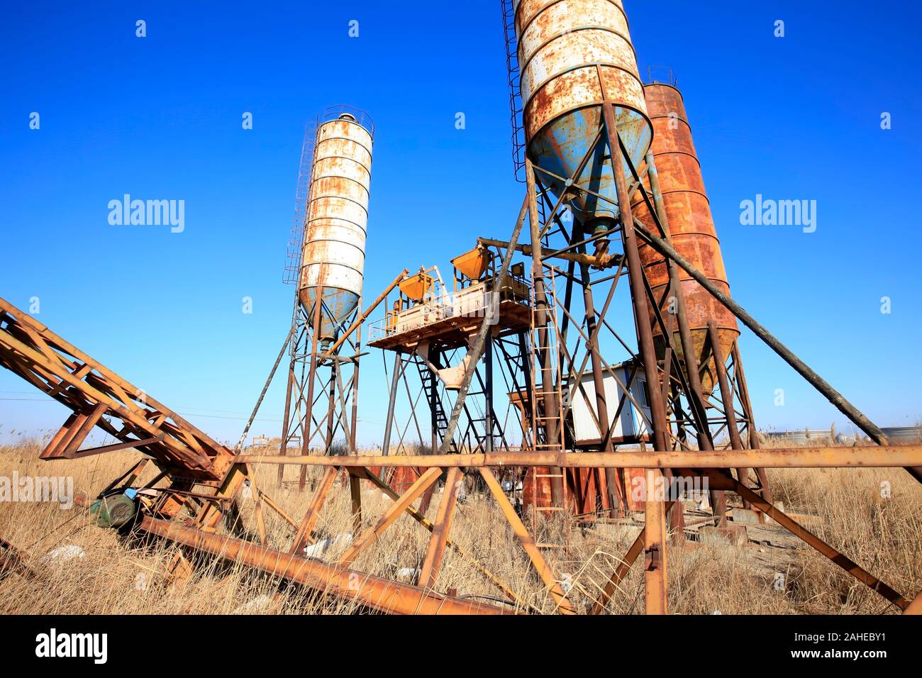 Concrete mixing tower. Concept of on-site construction facility Stock ...