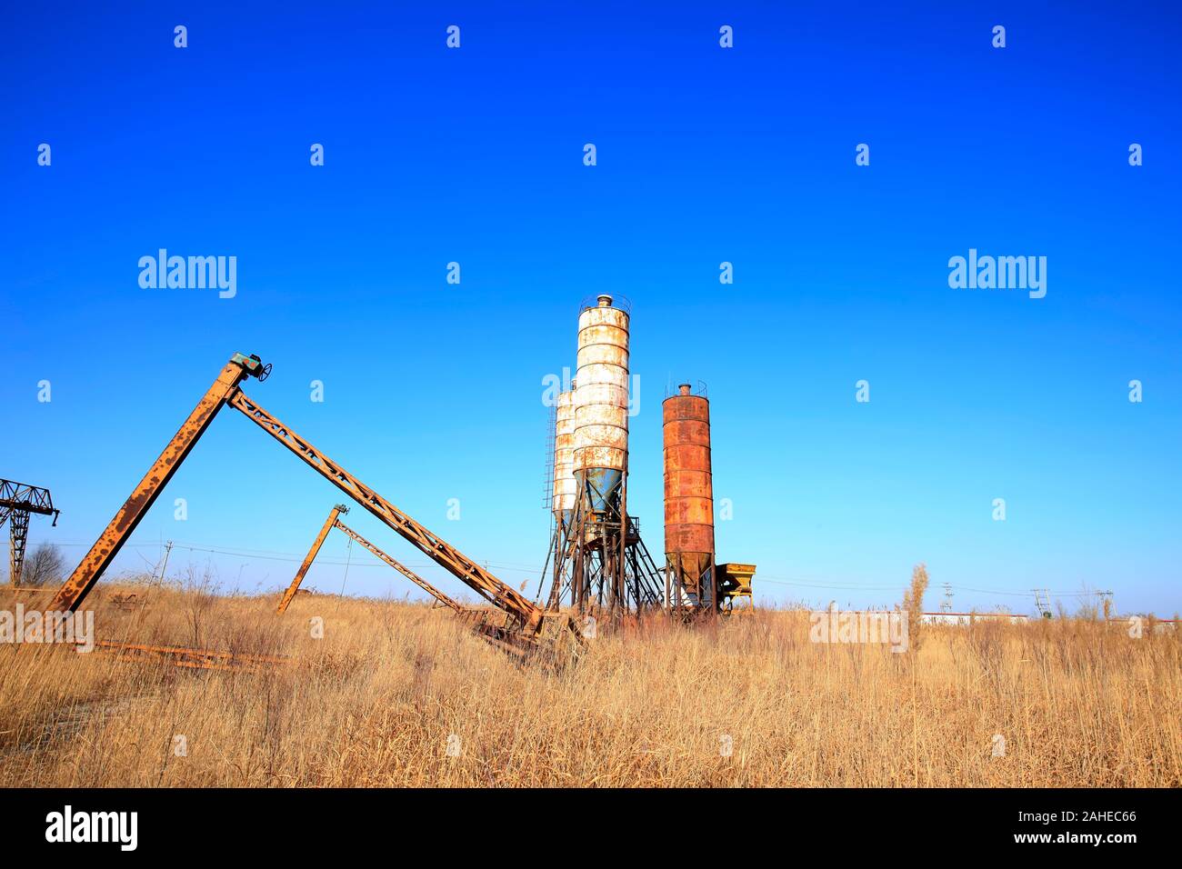 Concrete mixing tower. Concept of on-site construction facility Stock ...