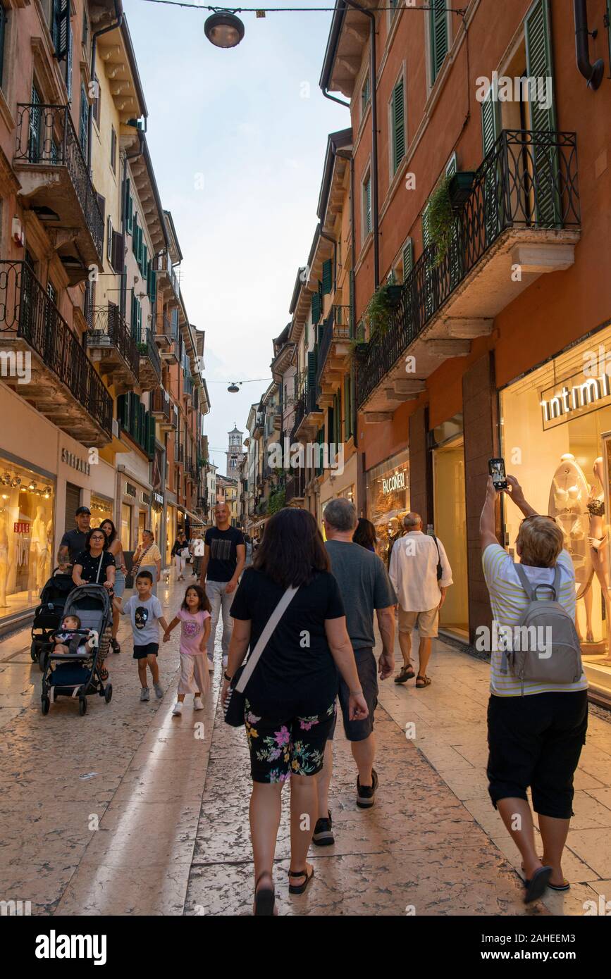 Nightlife in verona hi-res stock photography and images - Alamy