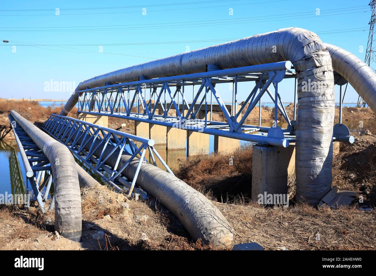 Oil field scene, oil pipelines and facilities Stock Photo - Alamy